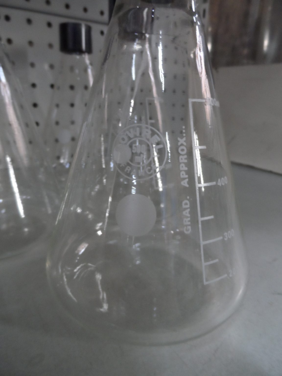 BOTELLA CÓNICA DE CRISTAL DE LABORATORIO - Oller Stocks