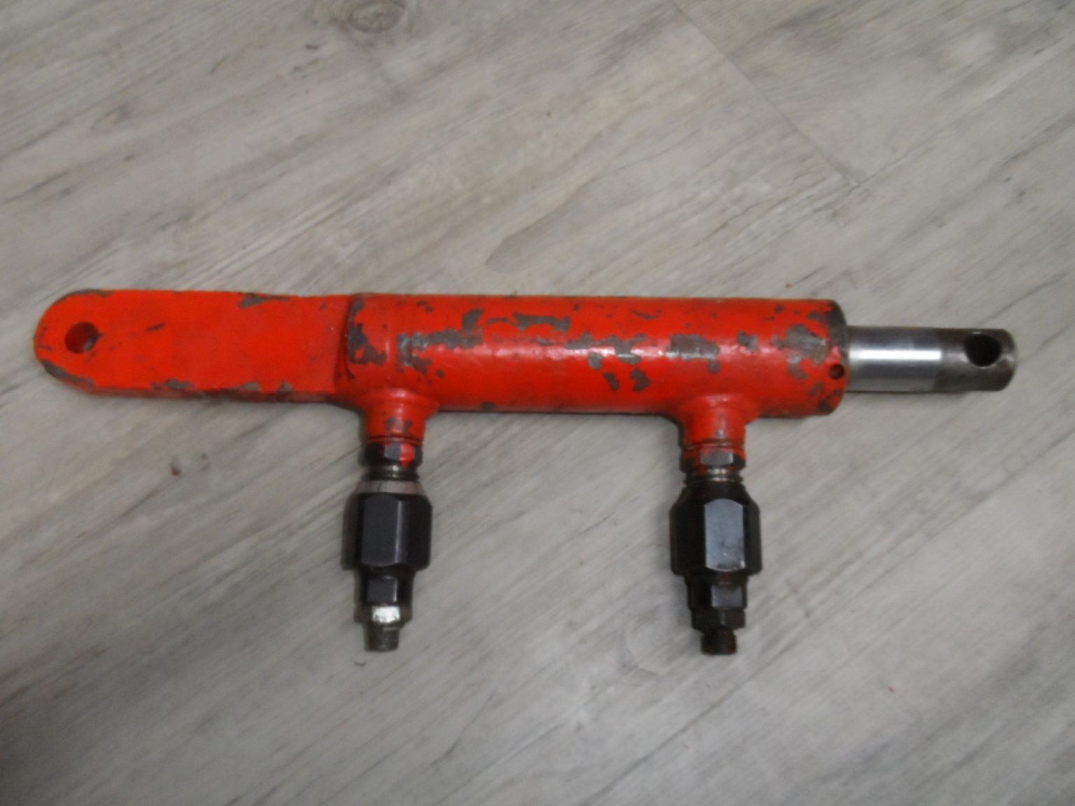 PISTÓN HIDRAULICO DE COLOR ROJO DOBLE EFECTO - Oller Stocks