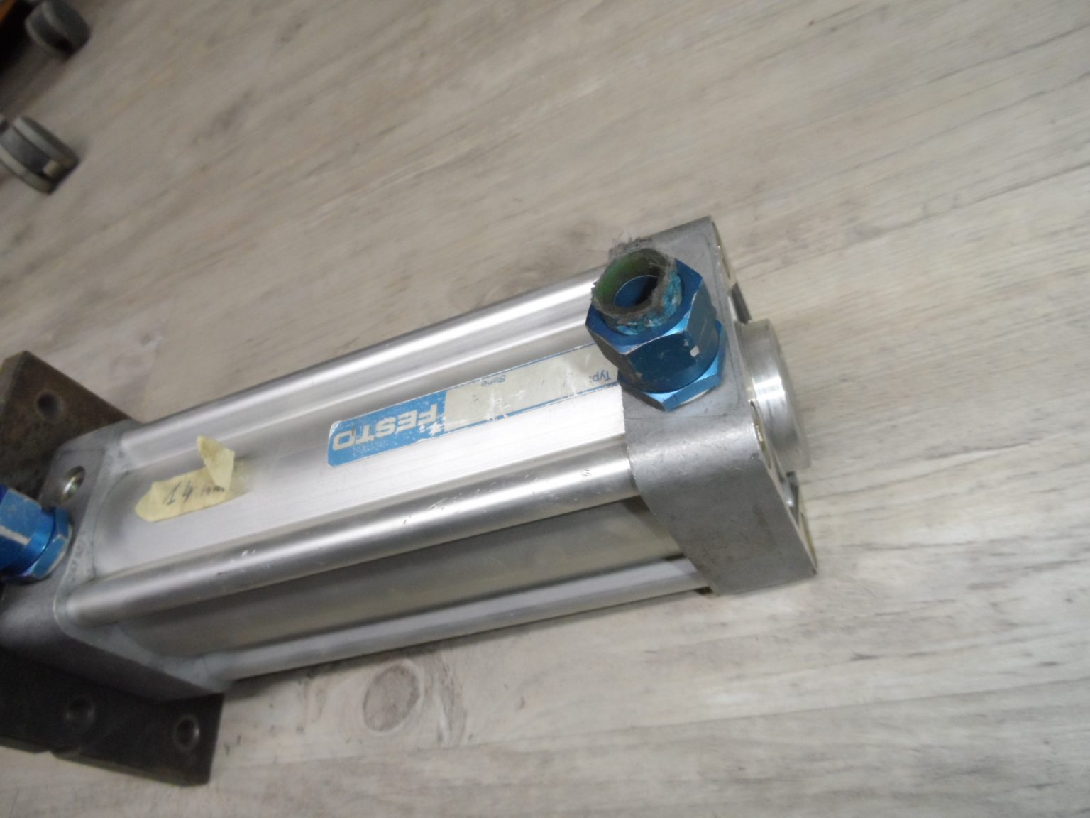 PISTÓN NEUMATICO FESTO DOBLE EFECTO 14MM - Oller Stocks