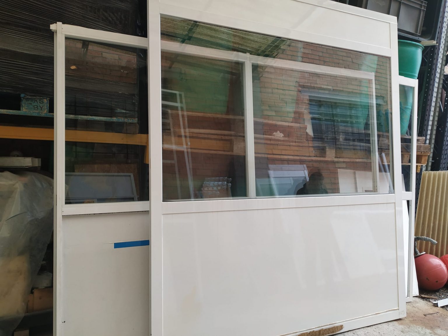 PANEL DE ALUMINIO BLANCO CON VENTANA - Oller Stocks