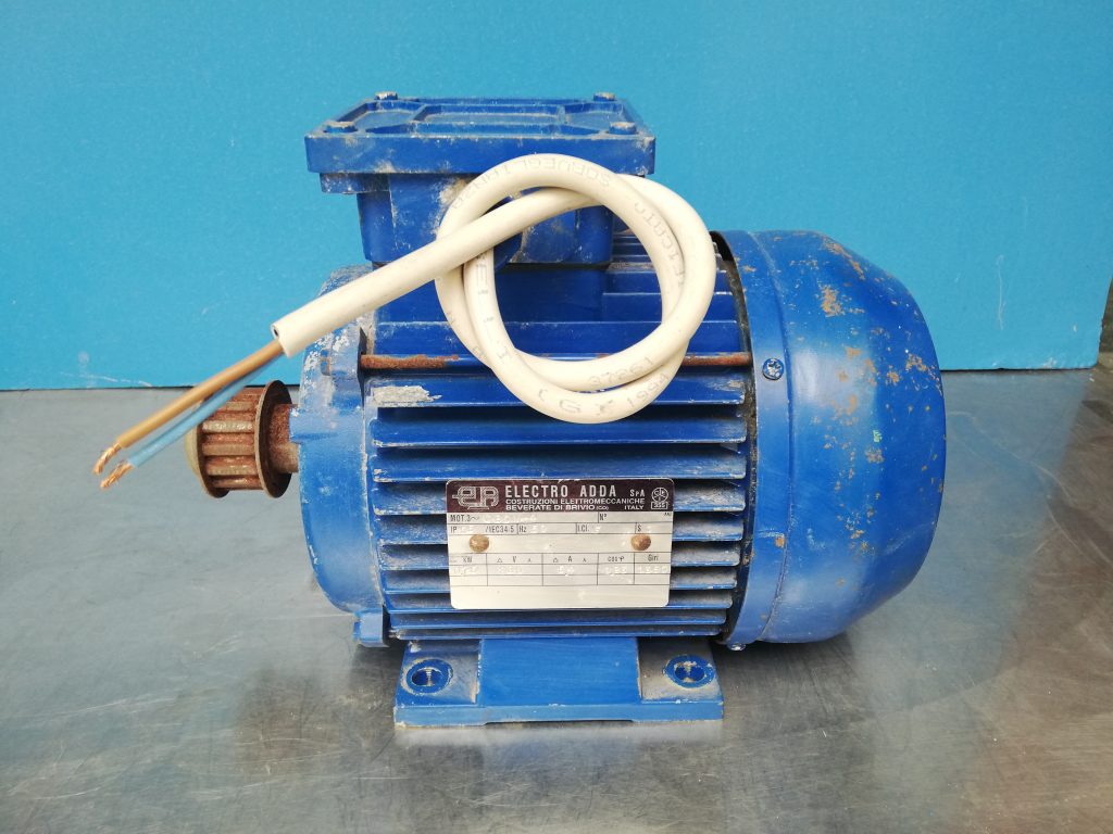 MOTOR TRIFÁSICO ELECTRO ADDA 0.75Kw 220V 1360RPM - Oller Stocks