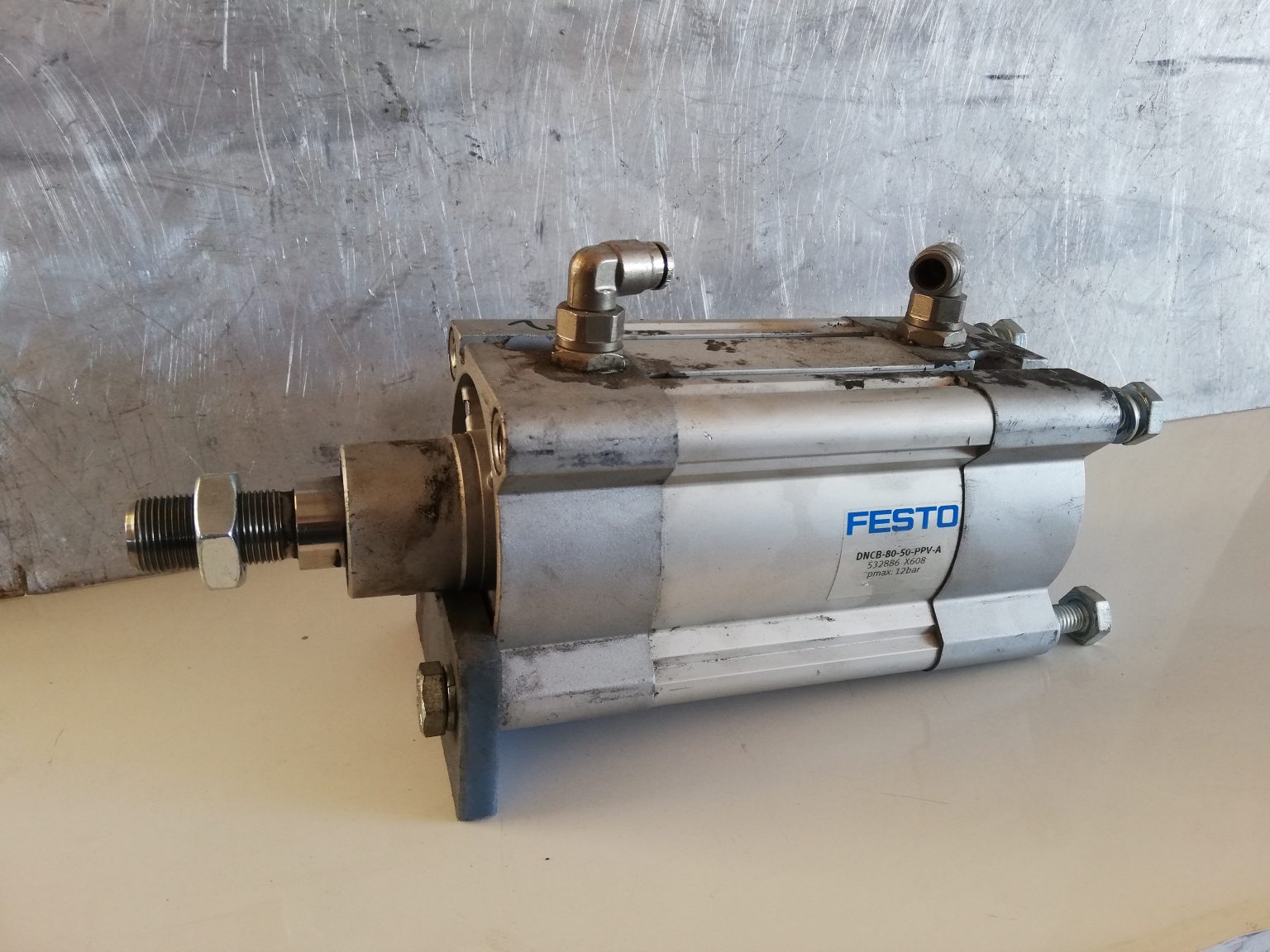 PISTÓN NEUMÁTICO FESTO 30CM - Oller Stocks