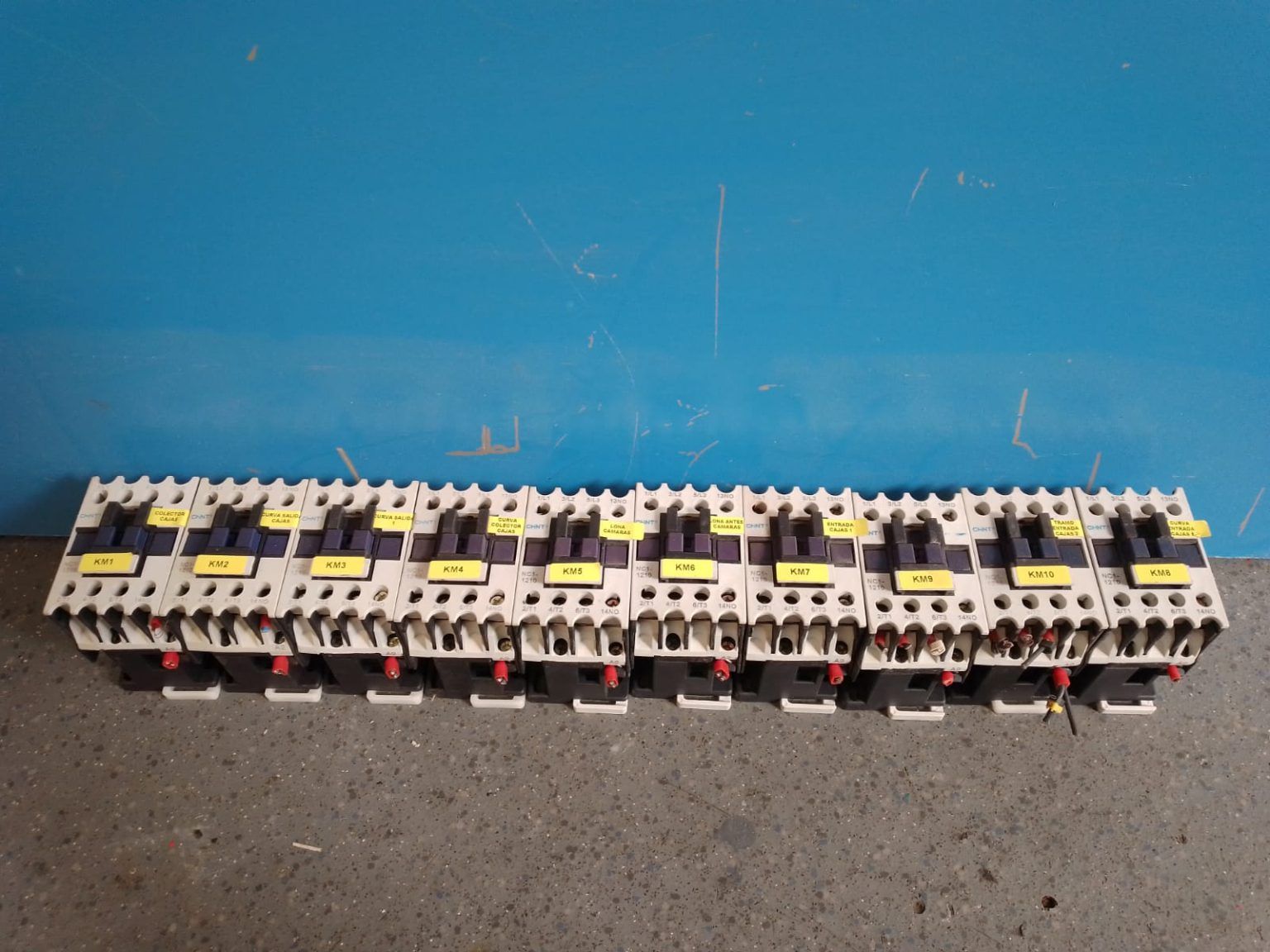 ESPEJO CON LUZ LED 90x68x12CM - Oller Stocks