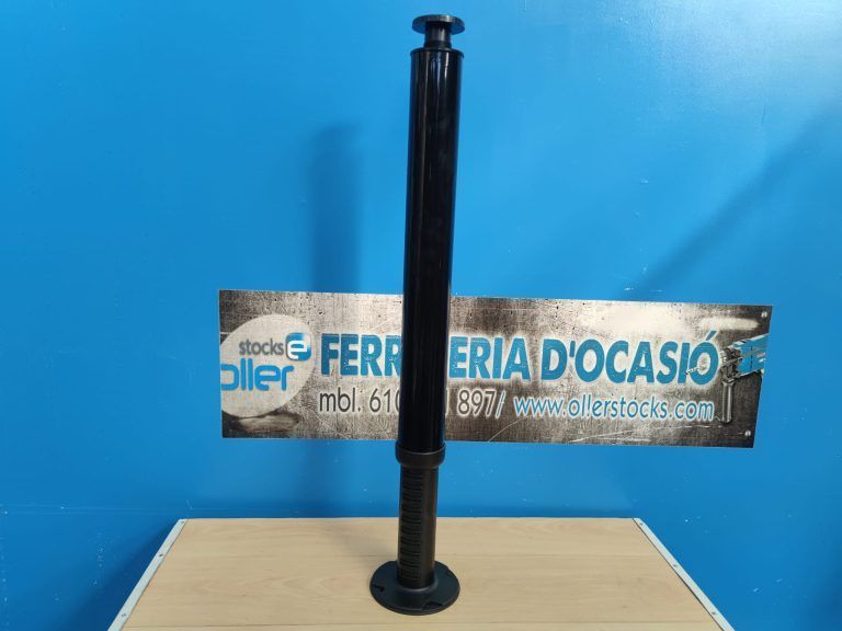 PATA REGULABLE DE ACERO NEGRO PARA MESA ALT. MAX. 92CM - Oller Stocks