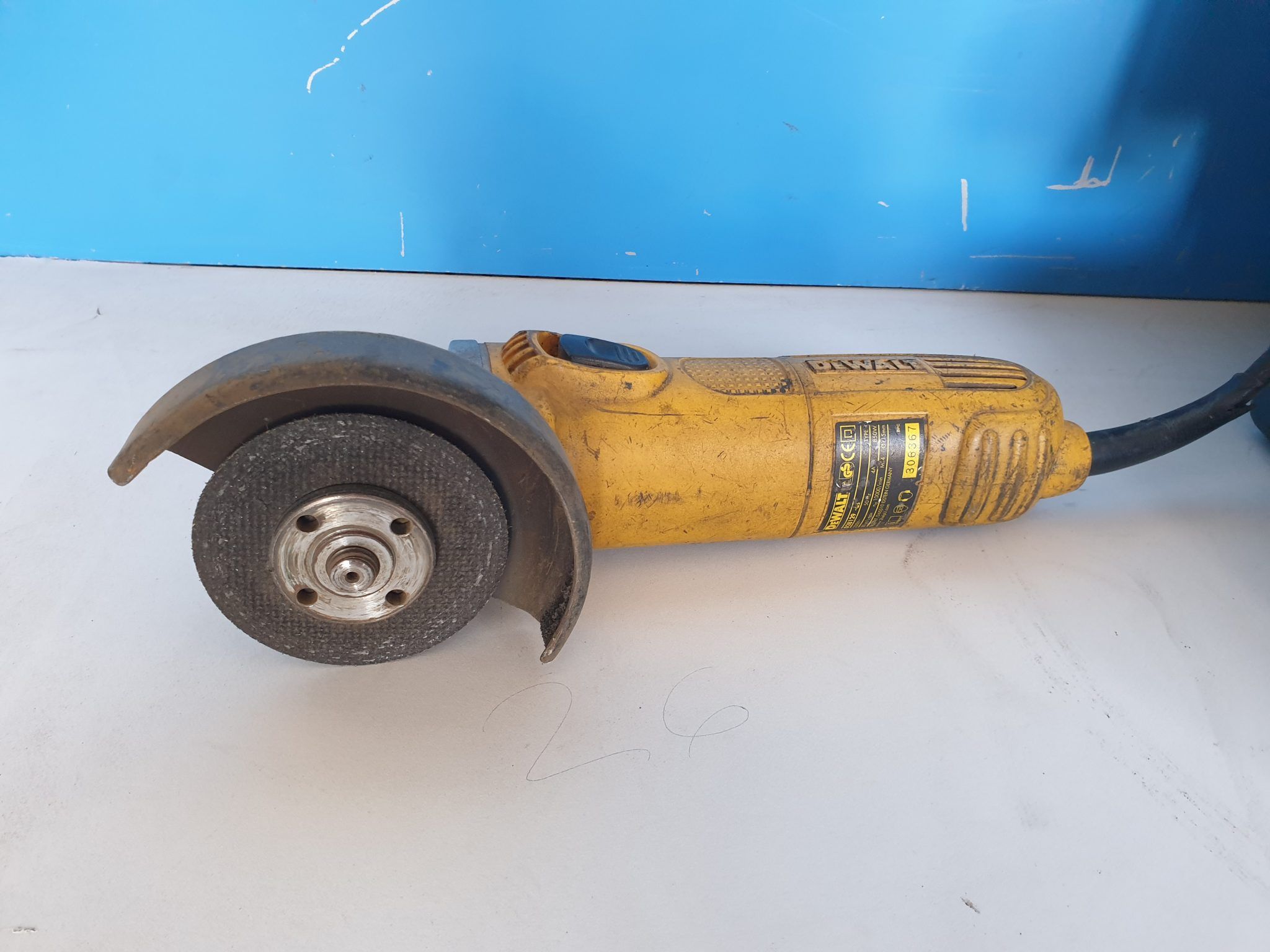 AMOLADORA ANGULAR D28129 DEWALT - Oller Stocks