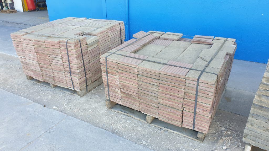 LOSA ADOQUIN CUADRADA RANURADA CEMENTO 20x20x2,5CM - Oller Stocks