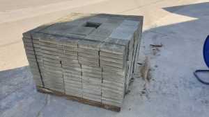 LOSA ADOQUÍN CUADRADA TACOS CEMENTO 20x20x3'5cm - Oller Stocks