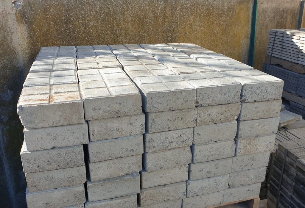 LOSA ADOQUÍN CUADRADA 4 PASTILLAS CEMENTO 20x20x7'5cm - Oller Stocks