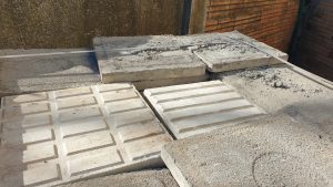 LOSA ADOQUÍN CUADRADA RAYAS CEMENTO 25x25x2'5cm - Oller Stocks