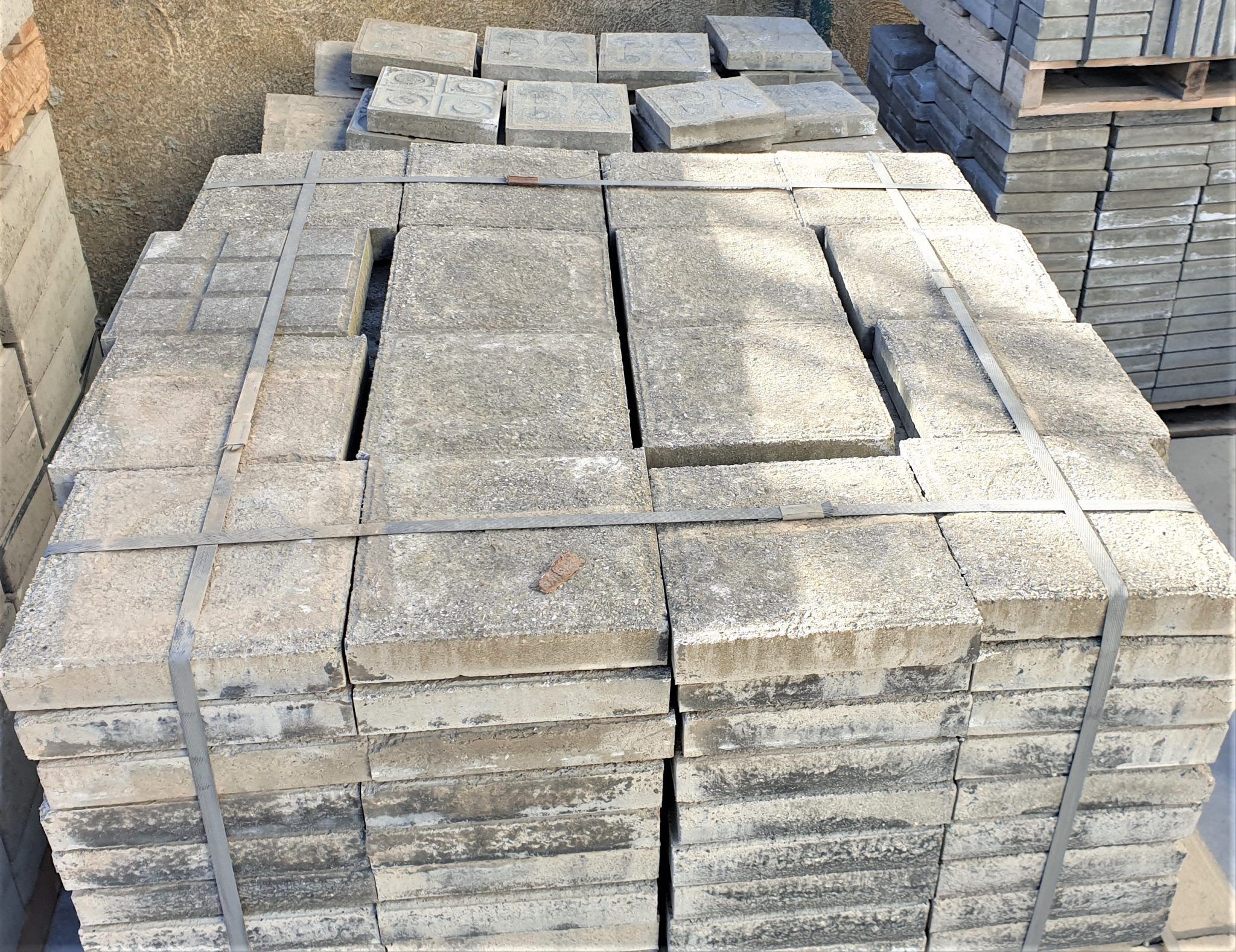 LOSA ADOQUÍN CUADRADA 9 PASTILLAS CEMENTO 20x20x3'5cm - Oller Stocks