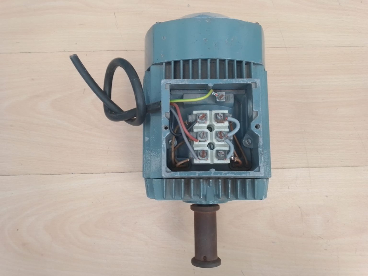 MOTOR ASEA TRIFÁSICO 2'1A 1370RPM - Oller Stocks